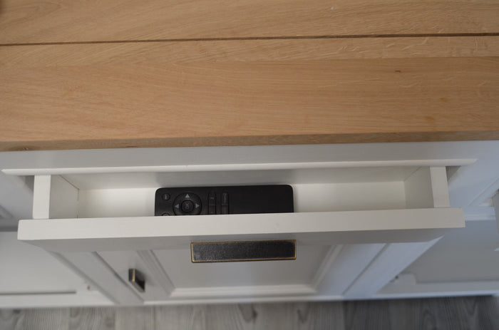 TV Lift Schrank - Verstecken Sie ihren Fernseher – Land & Liebe
